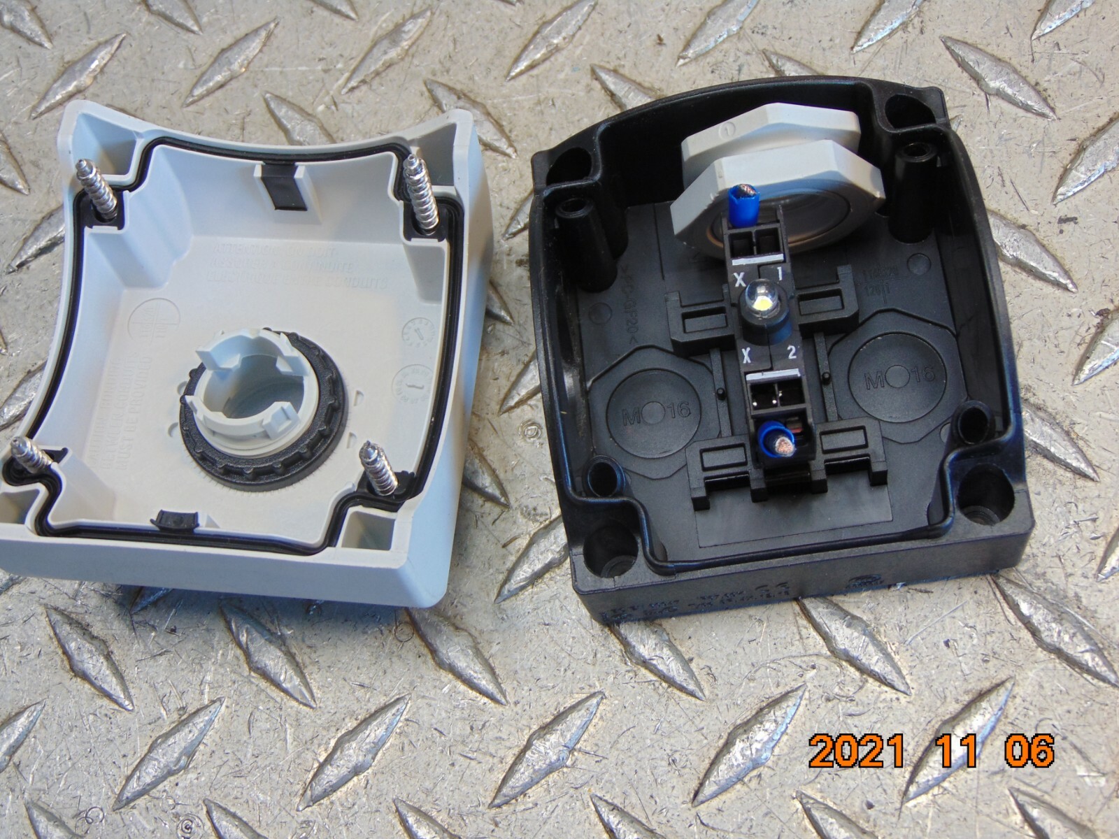 MOELLER PC-GF20 PUSH BUTTON ENCLOSURE | eBay