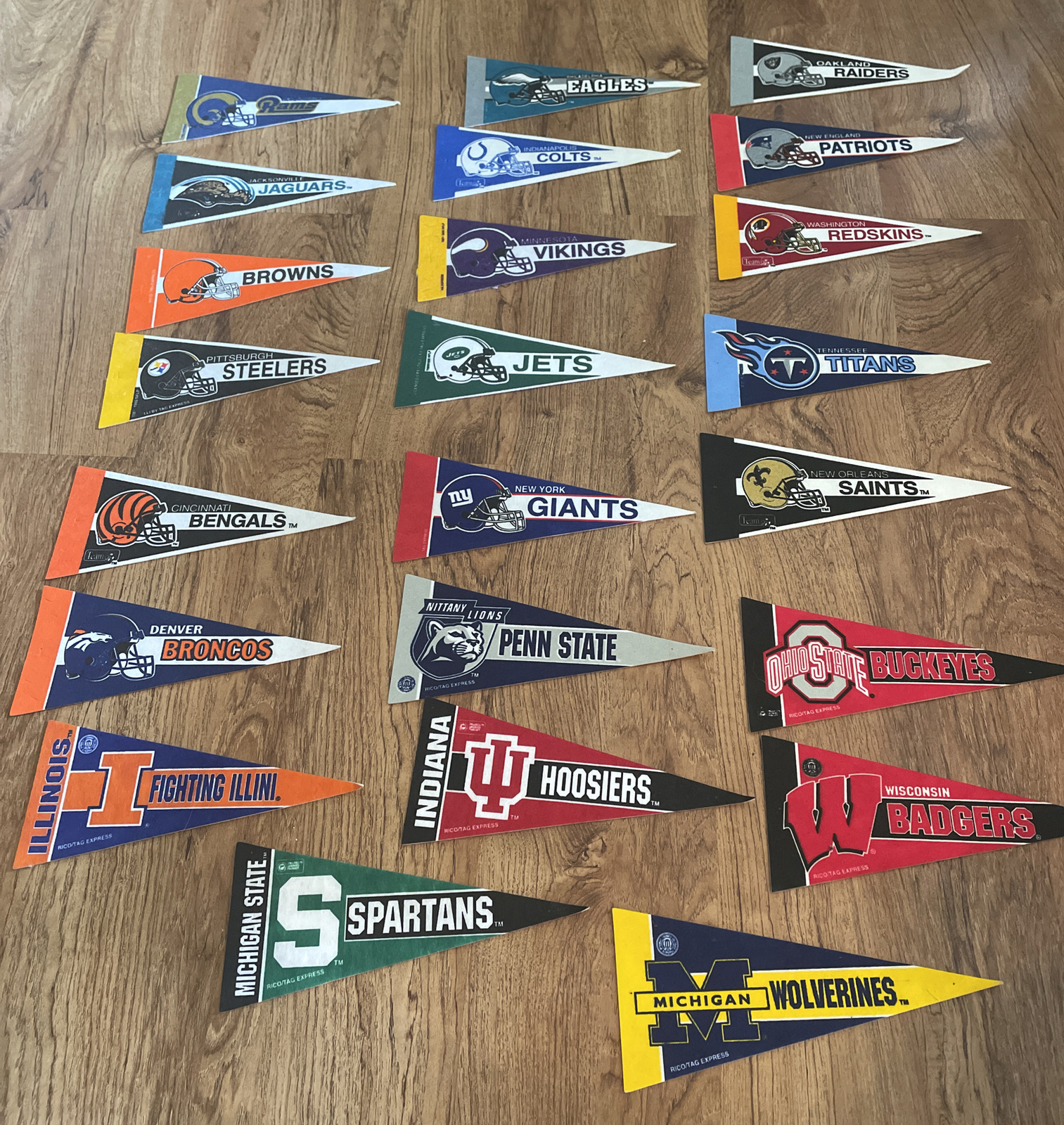 NFL NCAA BIG 10 Football Teams 90s Mini Pennants Flag Banners 9" Lot Of ...