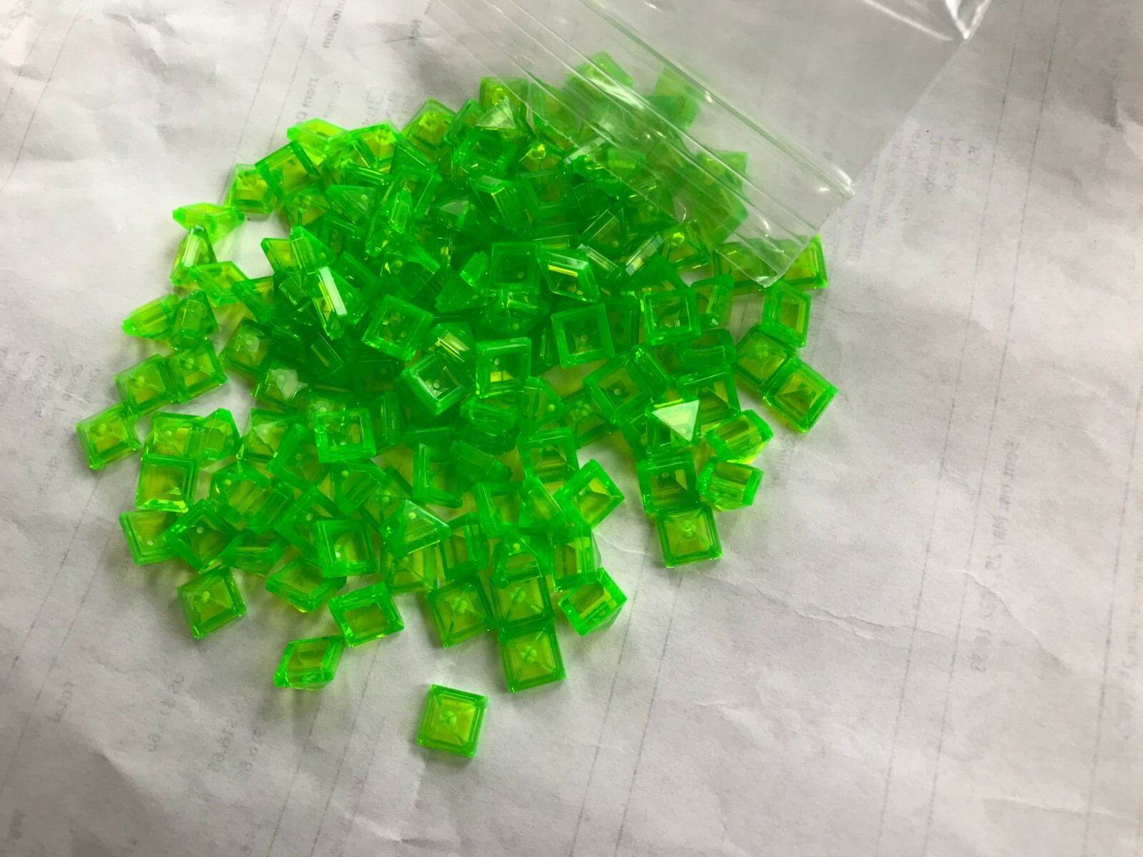 LEGO- NEW- #22388-TRANS BRIGHT GREEN-SLOPE 45 1 X 1 X 2/3 QUAD CONPLEX ...