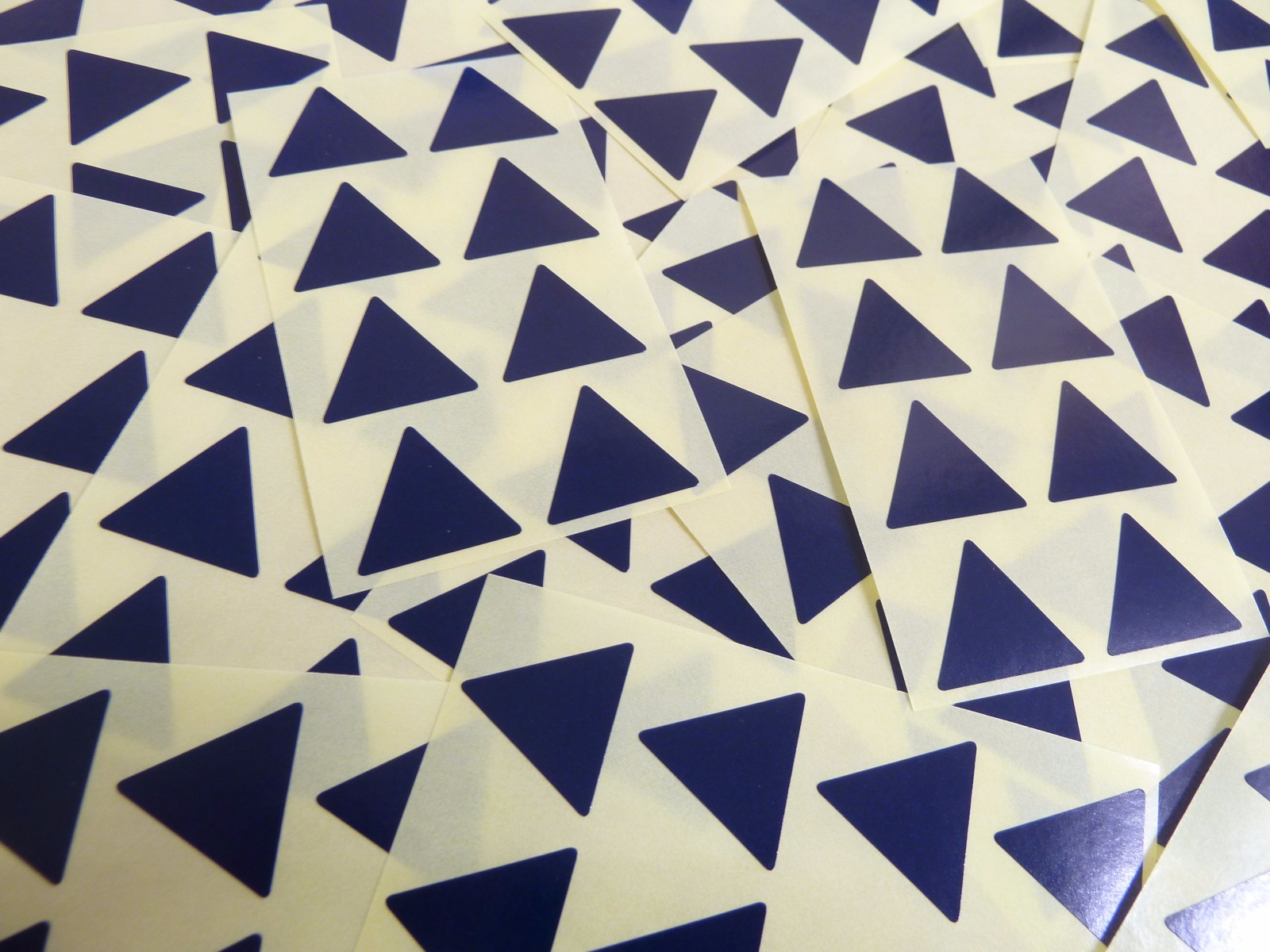 25mm Triangular Colour Code Stickers Coloured Triangles Sticky Labels ...