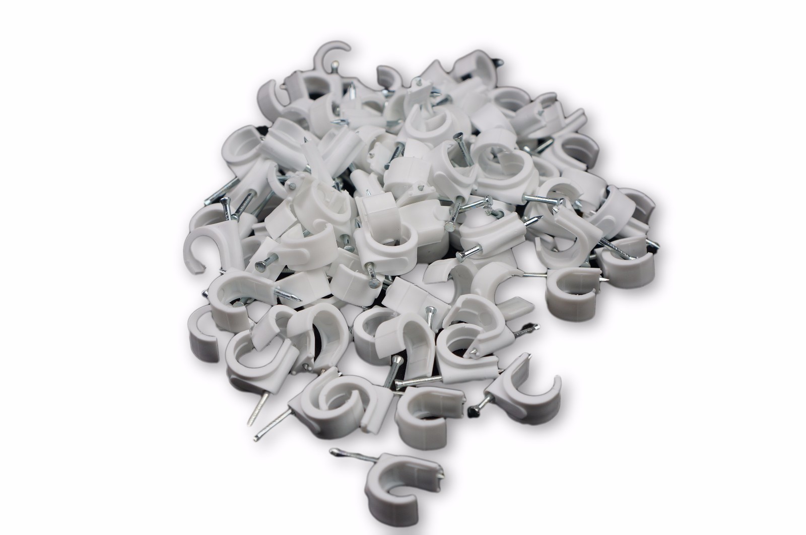 Pack of 100 200 500 1000 Nail-in Pipe Clips 22mm White Indoor Outdoor ...