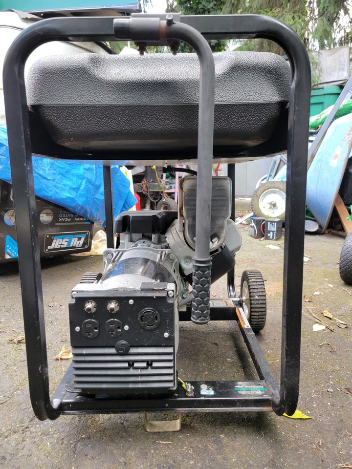 Briggs & Stratton Power Boss Generator, 5500 Watts, 7350 Starting Watts ...