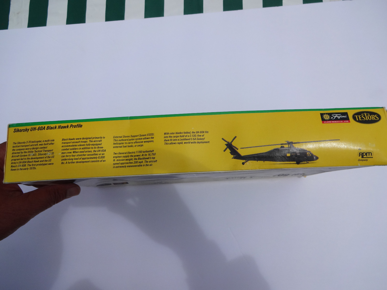 A FUJIMI TESTORS UH-60A BLACKHAWK HELICOPTER 1/72 SCALE PLASTIC ...