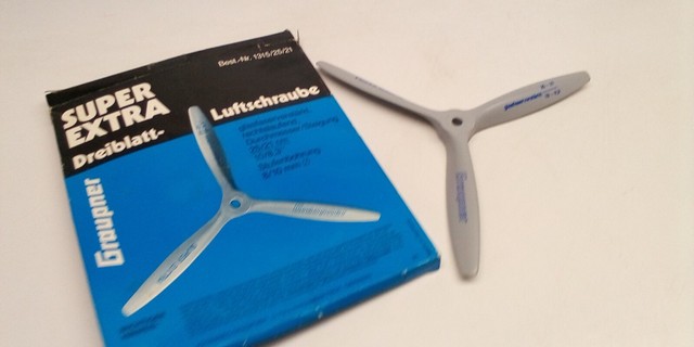 Graupner Super Extra 3-Blade Propeller 10 " (25 cm) #1315/25/21 for ...