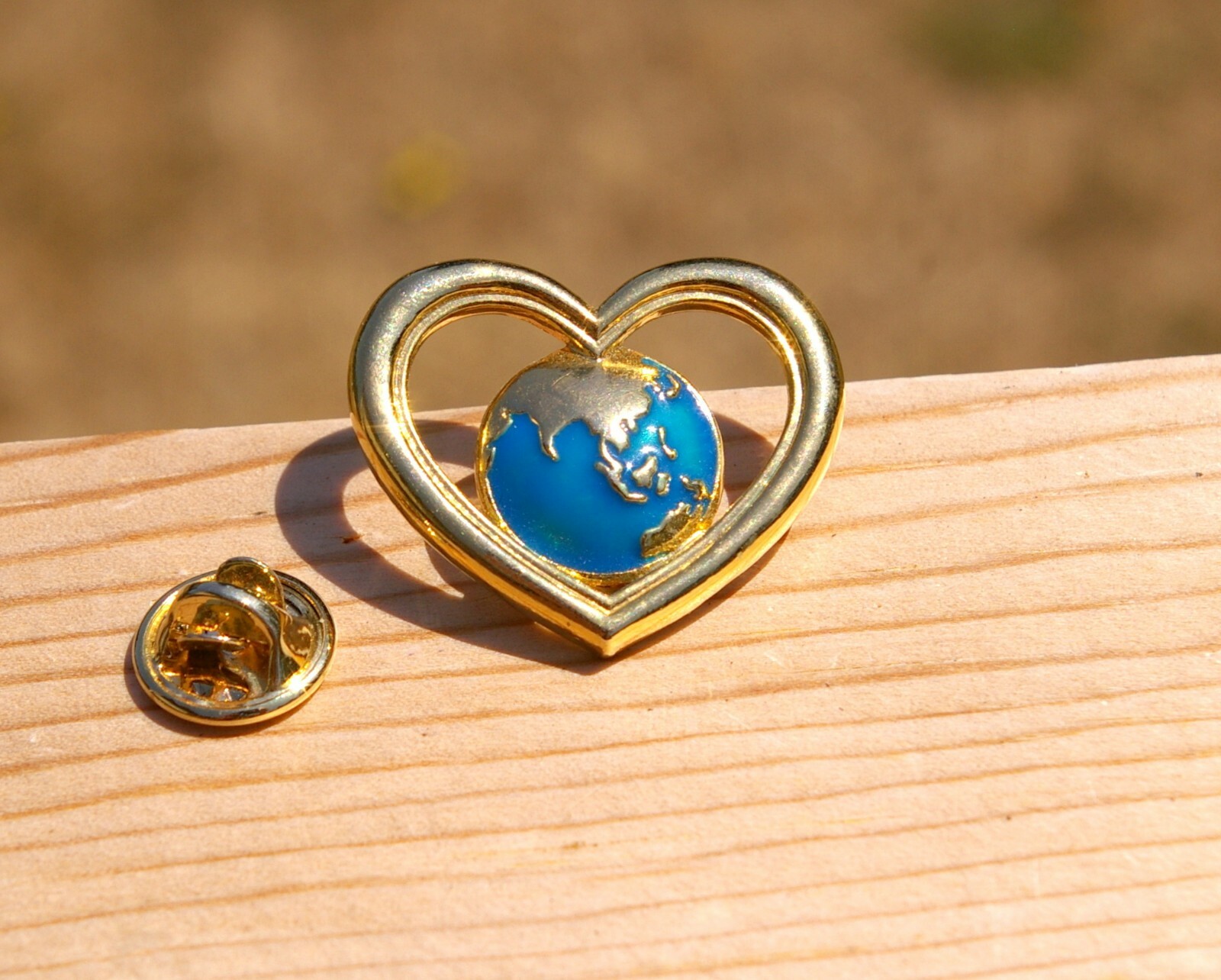 Blue & Gold Tone Metal Heart World Globe Lapel Pin Pinback Brooch Avon ...