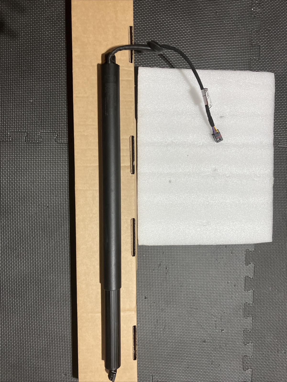 81831-S1100 2019-2020 Santa Fe Power Liftgate Drive Unit-Strut Left ...