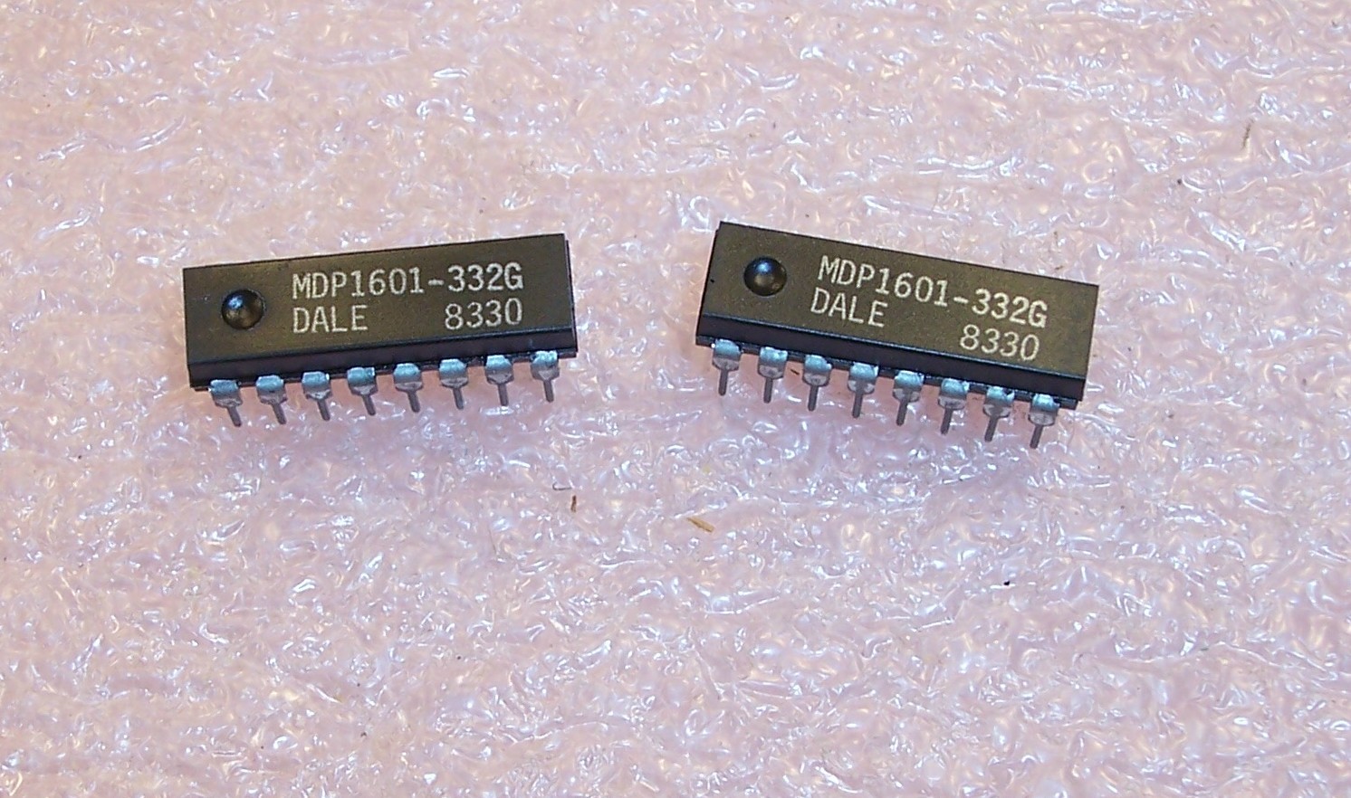 QTY (100) 3.3K Ohm 2% 16 PIN DIP BUSSED RESISTOR NETWORKS MDP1601-332G ...