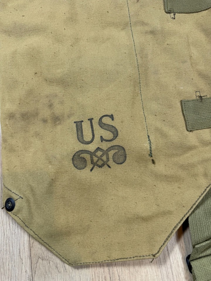 Vintage WW2 era US Army Service Gas Mask Bag Pouch M2A1 M2A2 w/ Straps ...
