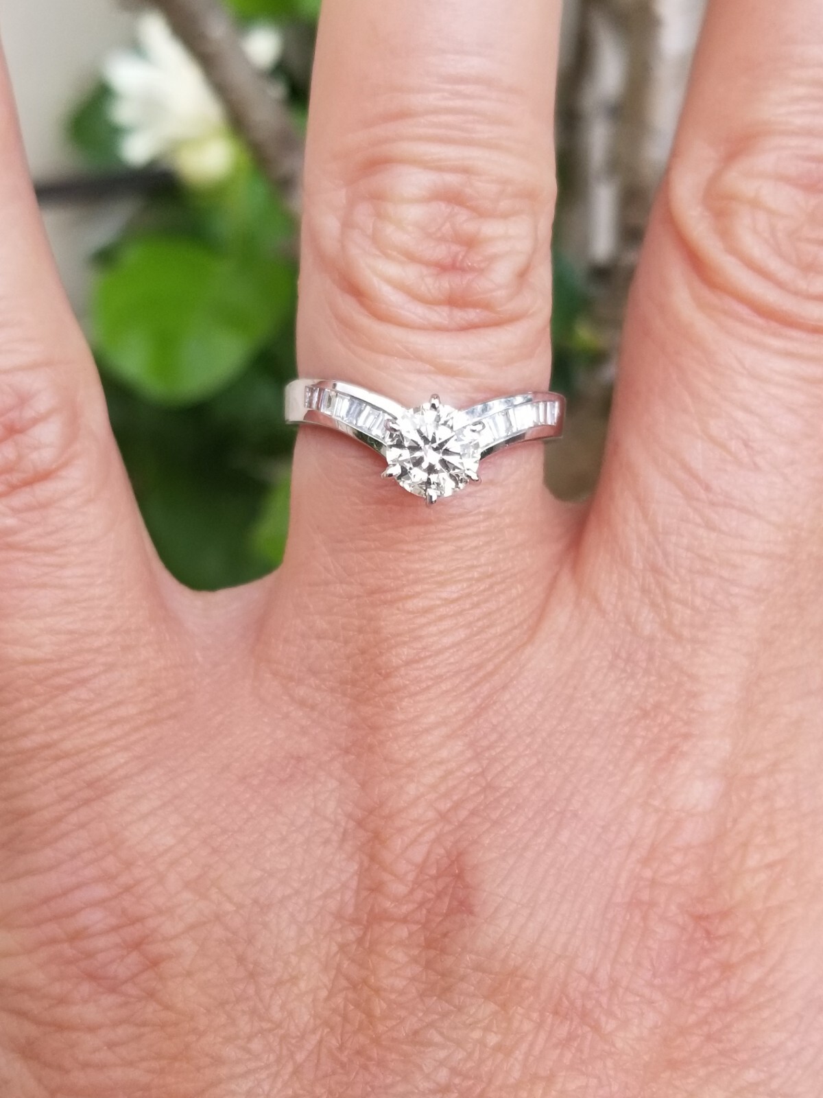 Beautiful Round Brilliant Solitaire Baguette Diamond … - Gem