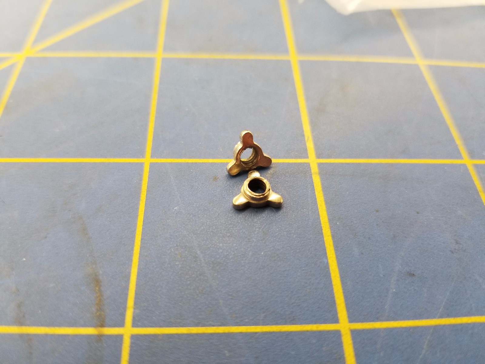 2 Knock-Off 3 Prong Nuts Dynamic Mid America Raceway | eBay