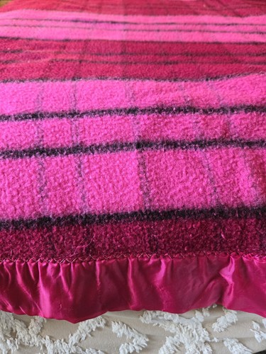 Vintage Pink Raspberry Plaid Soft Camp Blanket Satin Trim 72 X 86 ” Med ...
