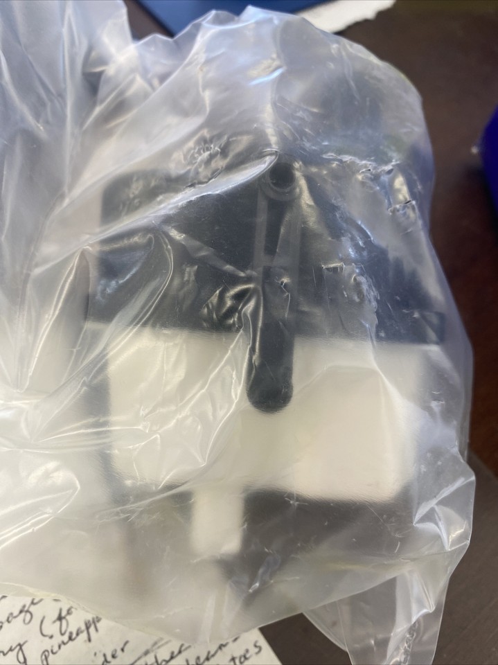Genuine Volvo S40 C70 C30 S80 V50 V70 Fuel Vapor Leak Detection Pump ...