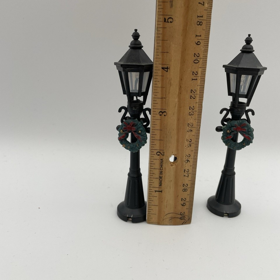 3 Christmas Village Lamp Posts Street Light With Wreath NOT Lighted ...