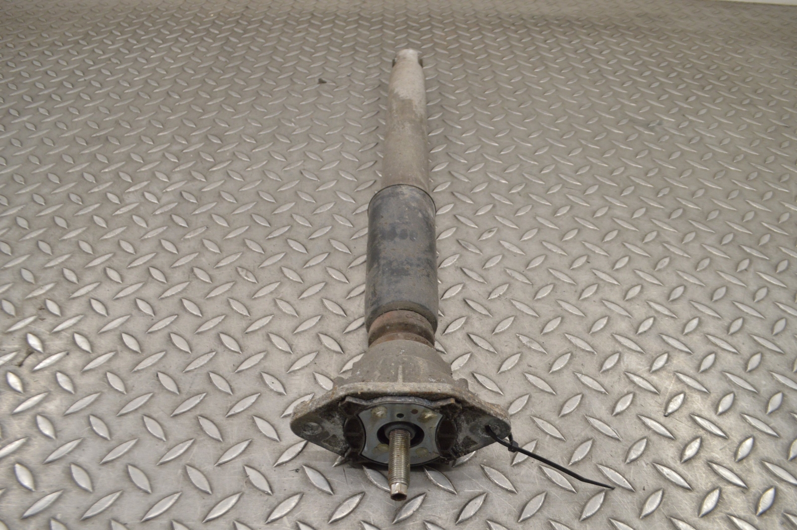 Porsche Panamera 4.8 GTS 2014 RHD Stoßdämpfer hinten links 97033316107 ...