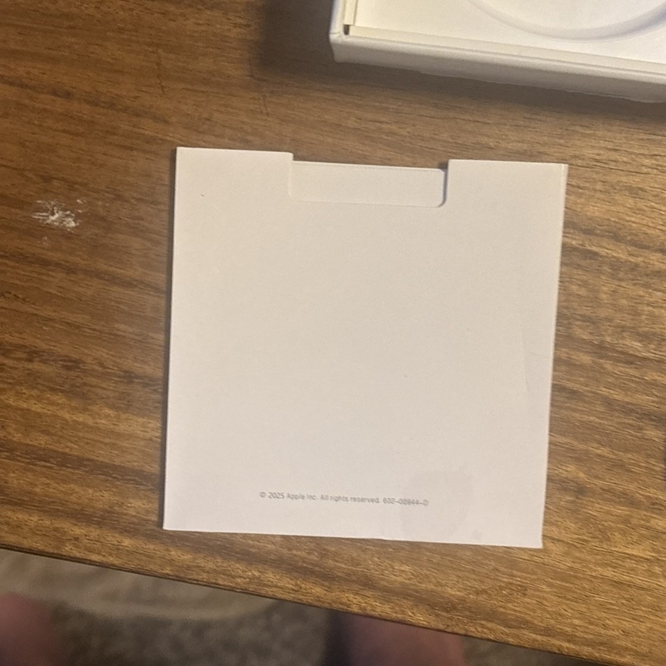 Apple AirPods Pro 2nd Generation with MagSafe Wireless Charging Case ...