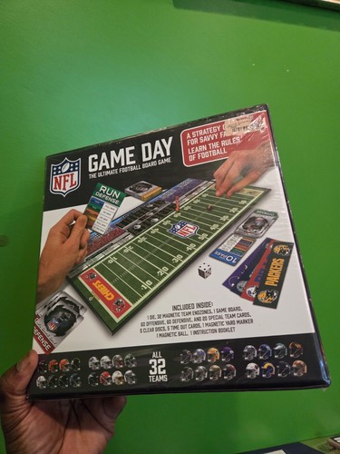 Masterpieces NFL Game Day The Ultimate Football Board Game Featuring 32 ...