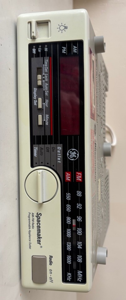 GE Spacemaker 7-4230 Kitchen AM/FM Clock Radio Under Counter w/Light ...