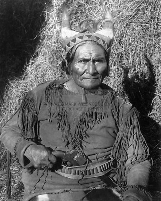 GERONIMO APACHE NATIVE AMERICAN WAR CHIEF HOLDING PISTOL AND AMMO 8X10 ...