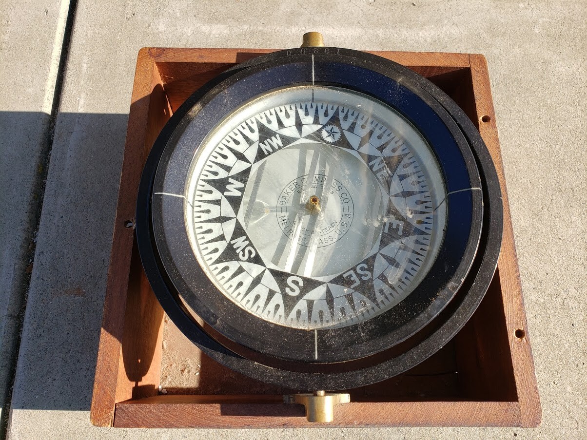 SHIPS COMPASS GIMBALLED WITH WOOD STORAGE BOX VINTAGE. BAKER COMPASS ...