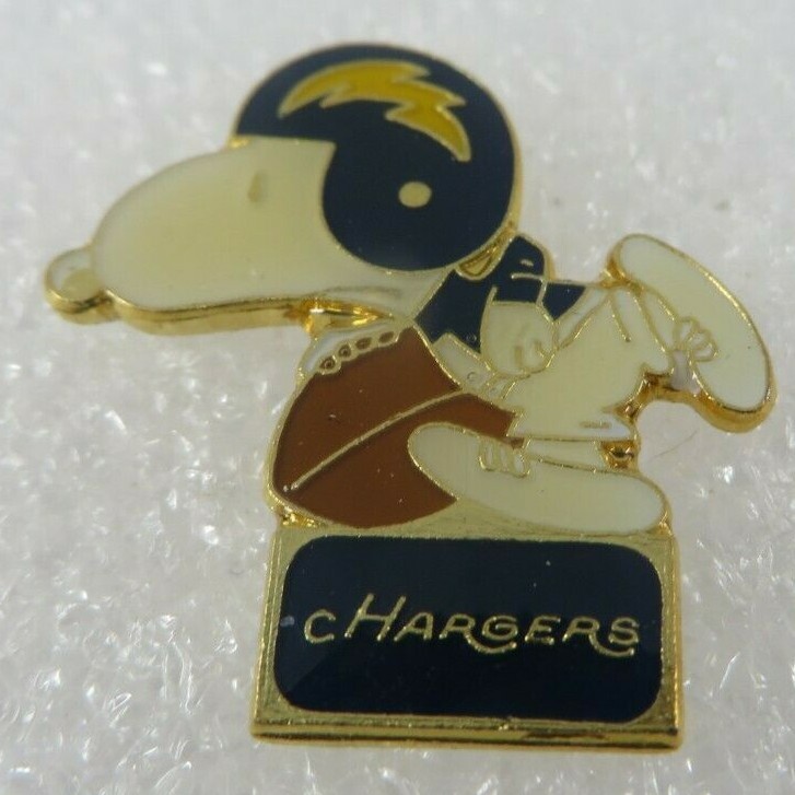 Vtg Snoopy Peanuts NFL Football Pin CHOOSE YOUR TEAM Lapel Hat Tie Tac ...