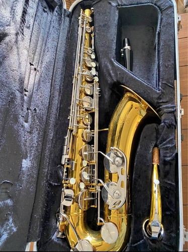 Conn 22m Tenor Saxophone with Selmer S 80 C* Mouthpiece and Conn case ...