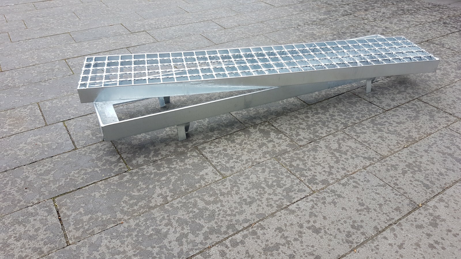 Gitterrost Mit Rahmen Zum Einbetonieren