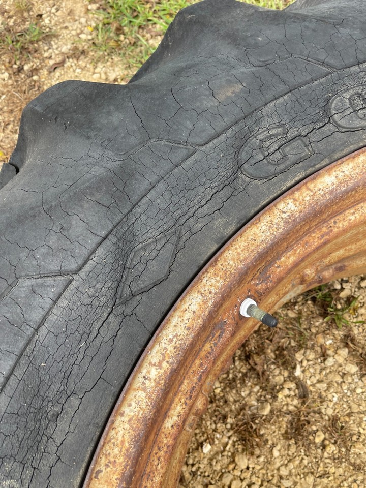 1968 Case 932 Western Special Tractor 18.4-34 Goodyear Tire 16x34 Rim ...