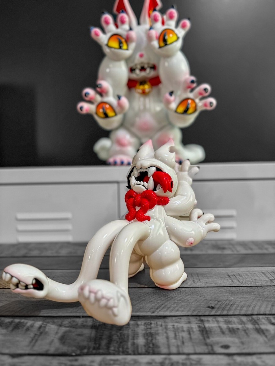 GRAPE BRAIN x STRANGECAT TOYS DAINIGIRUJIN - 8 INCHES TALL GRAPE BRAIN x STRANGECAT TOYS DAINIGIRUJIN - 8 INCHES TALL