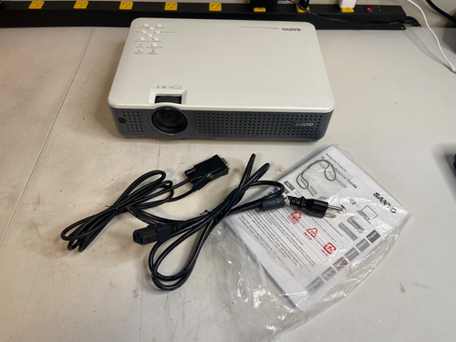 Sanyo PLC-XU78 Ultra Portable XGA *521 HRS!* Projector - BONUS VGA/USB ...