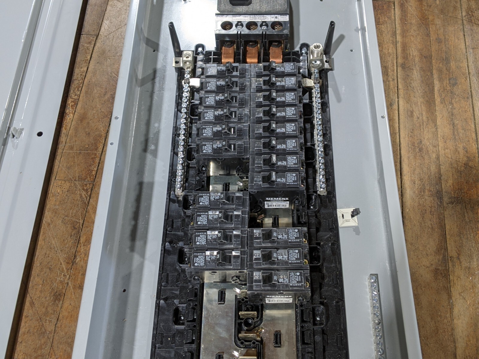 Siemens S4242B3225 Indoor Load Center 225A 120/208/240V 3PH 42 Cir Main ...