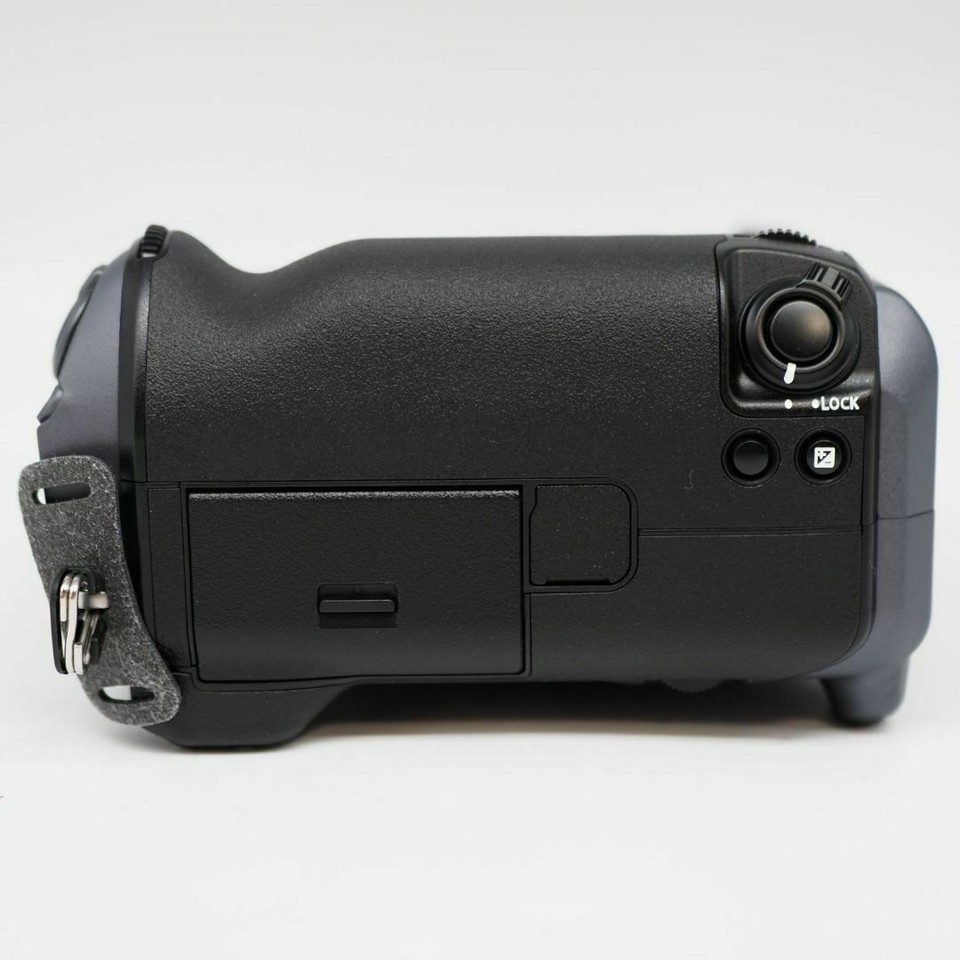 Mint FUJIFILM GFX 100 body, 24 shots, super rare, limited time only ...