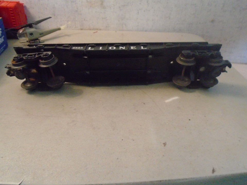 LIONEL 6828 FLATCAR NO LOAD COUPLERS WORK SOME RUST ON COUPLER TONGUES ...