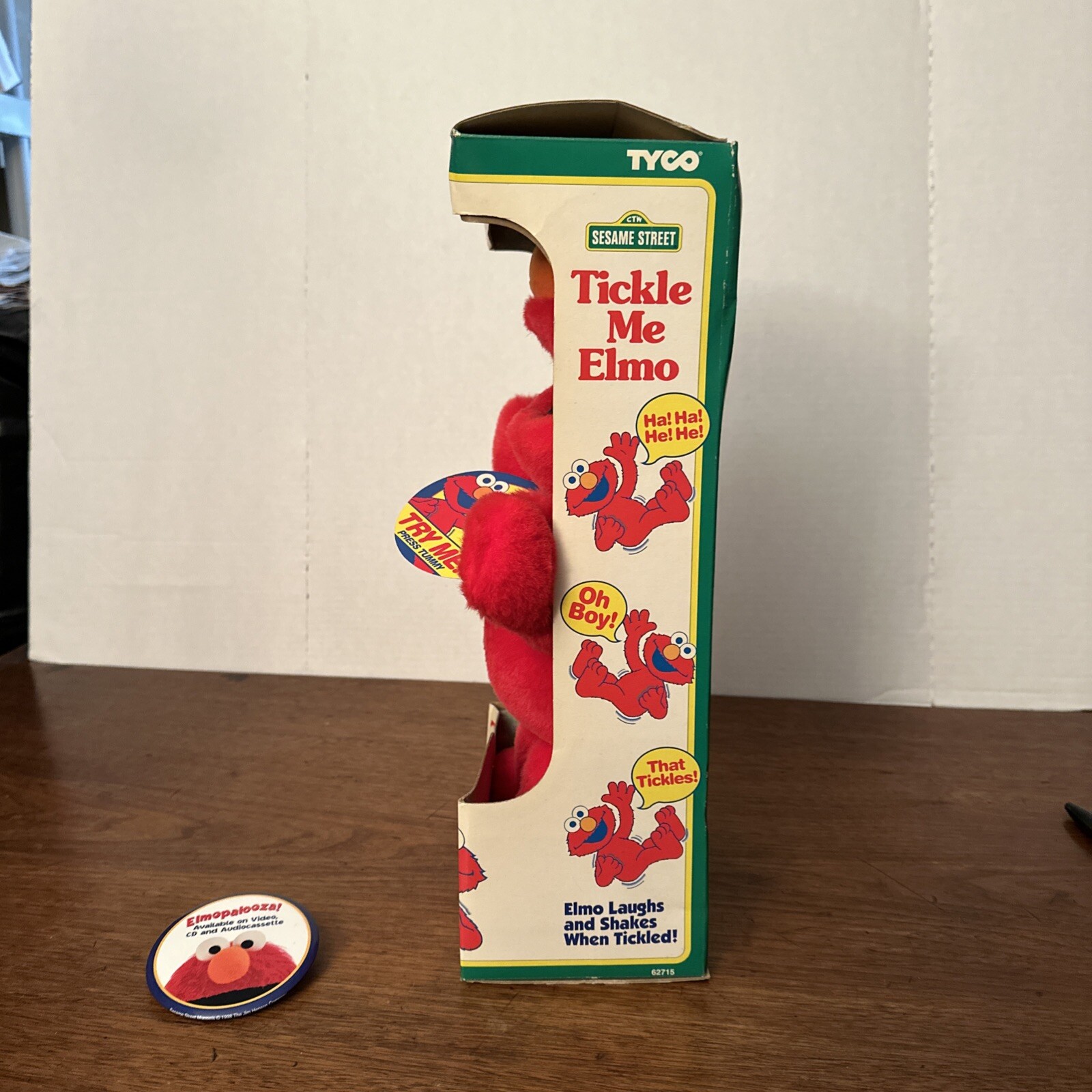 Sesame Street - The Original Tickle Me Elmo Plush Toy - (0048188627152 ...