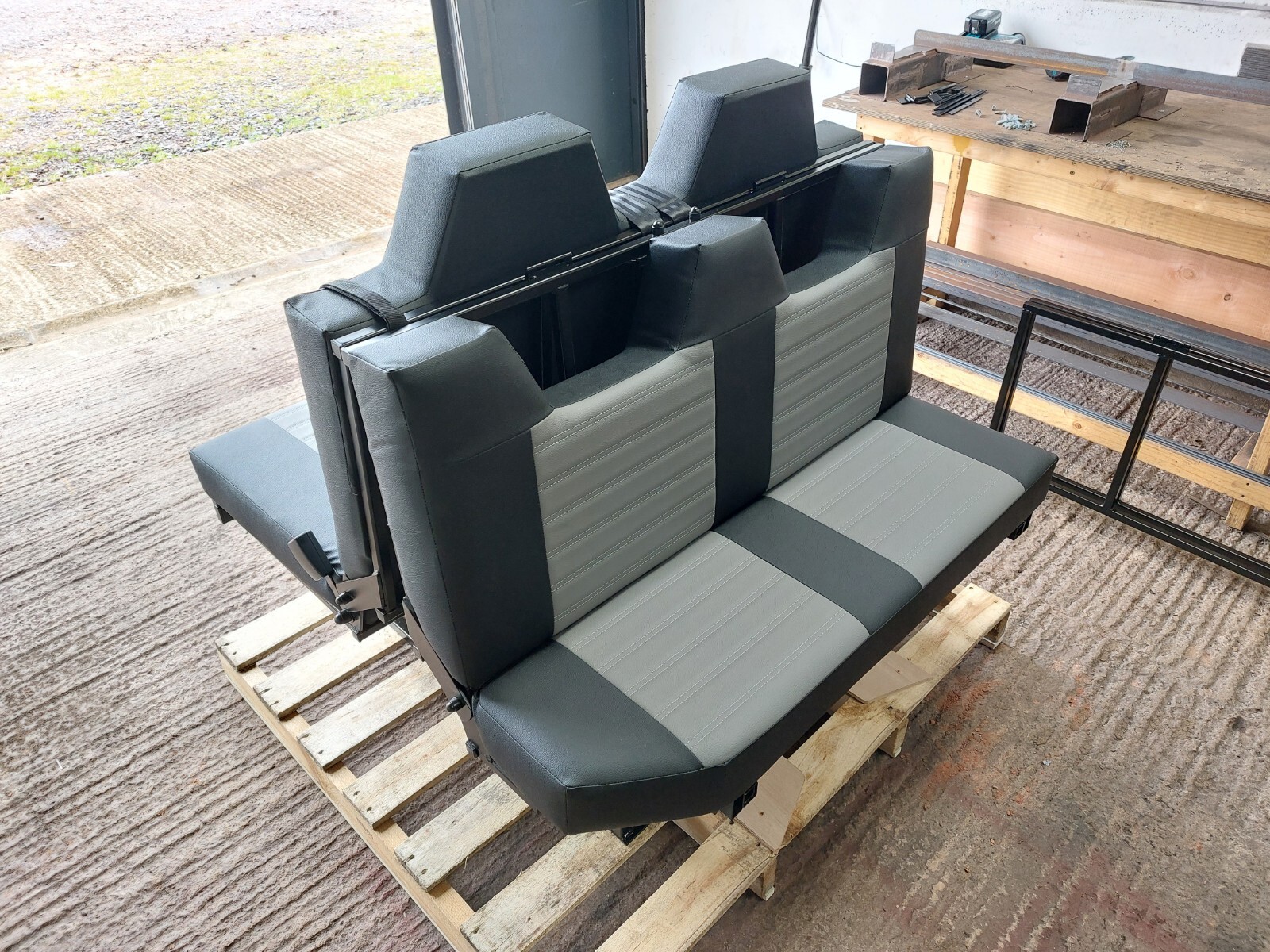 Rock n roll bed with integral drawer. Fits t4 t5 t6 vivaro Vito trafic ...