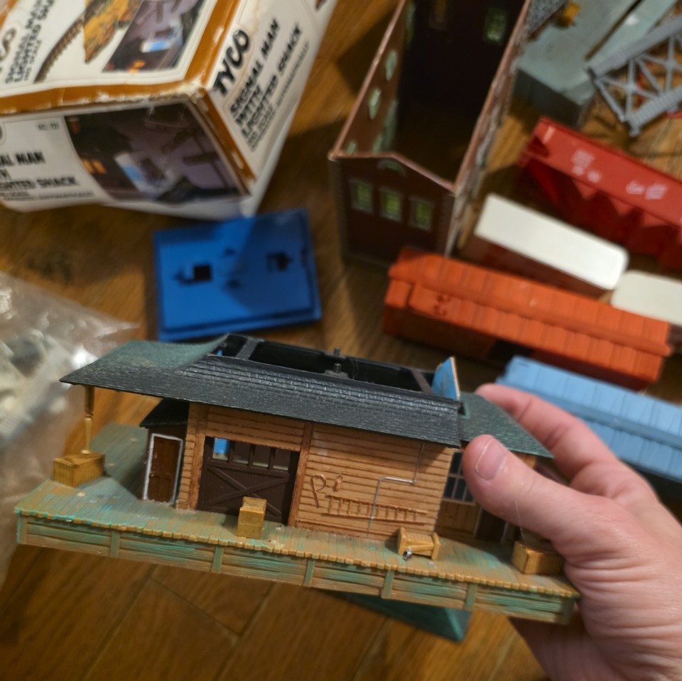 Tyco & Others Building Kits Ho Scale - Lot with Buildings Train Track ...