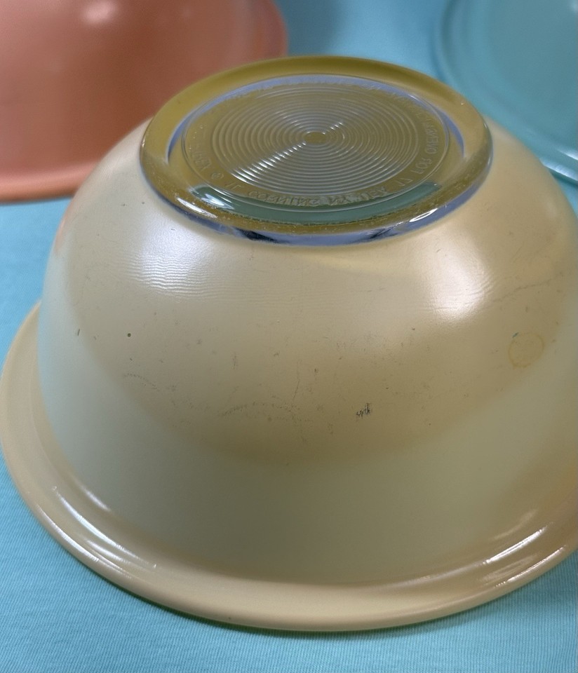 Vintage Pyrex Nesting Mixing Bowls Pastels Clear Bottom 322, 323, 325 ...