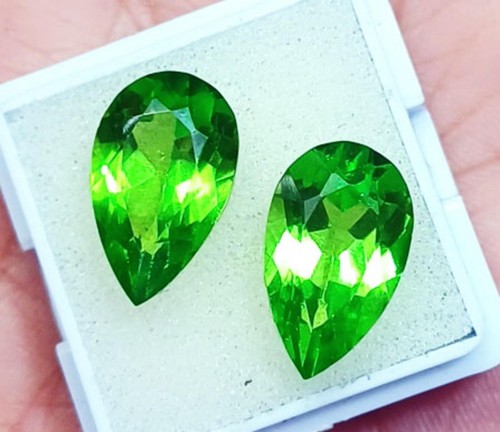 Naturale Peridoto Taglio a Pera 8 A 10 KT Paio Certificato Loose Gemma ...