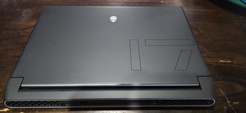 Alienware M17 R5 17.3" Ryzen 9 6900HX 3.3GHz 32GB 1TB SSD x2 RTX3070 Ti ...