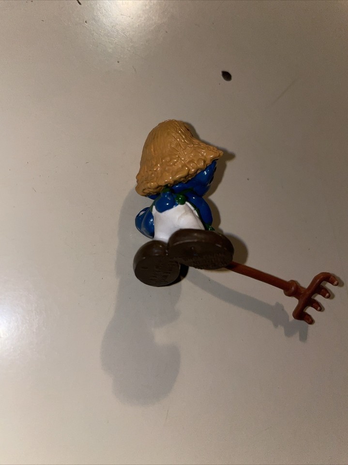 Vtg 80s 1982 Smurfs Peyo GARDNER RAKE Farmer Smurf 20138 Schleich PVC ...