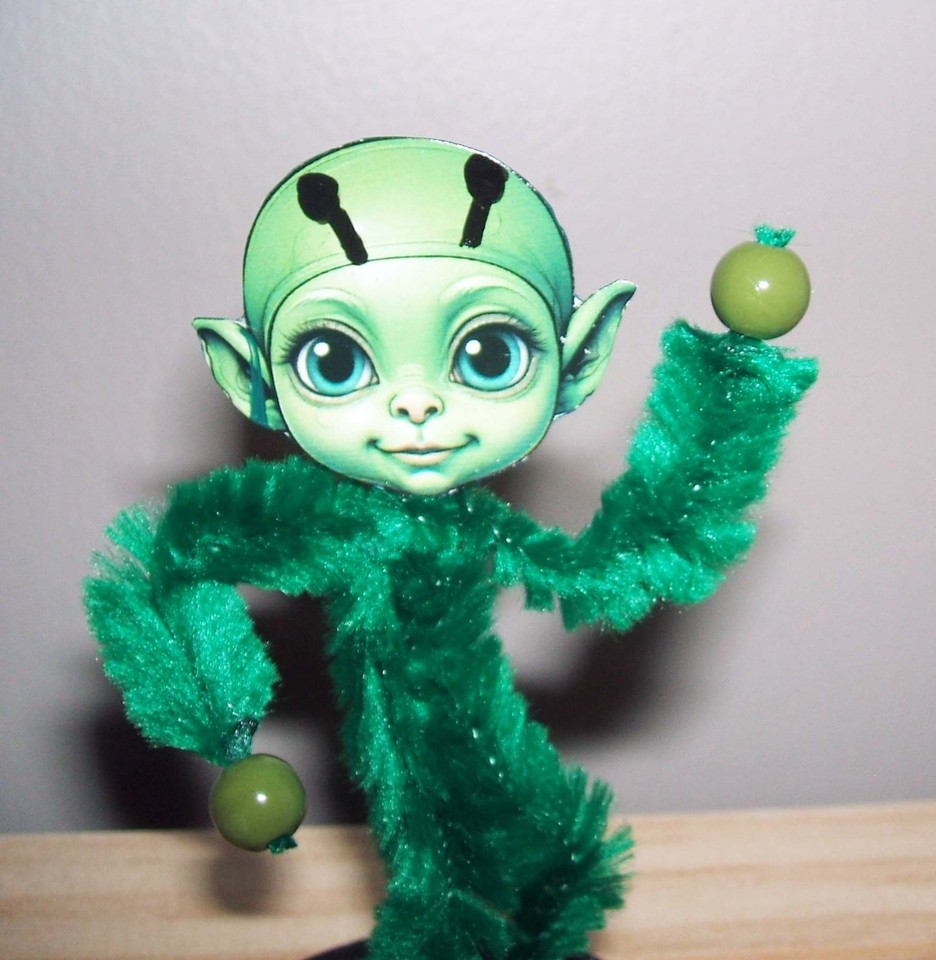 HALLOWEEN DANCING ALIEN Chenille Pipe Cleaner POSEABLE Figure ...