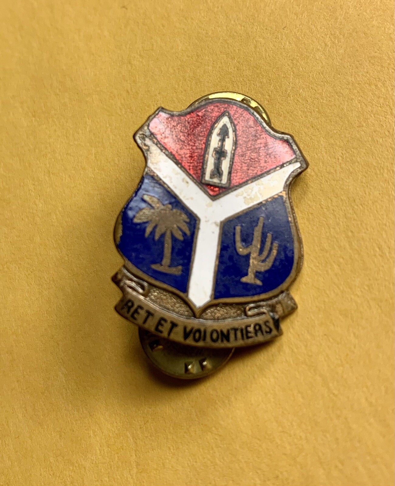 vintage 147th Field Artillery Regiment Unit Crest Pret Et Volontiers ...
