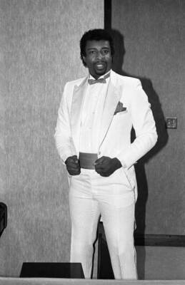 Singer Dennis Edwards Poses Backstage 1984 OLD MUSIC PHOTO | eBay Australia