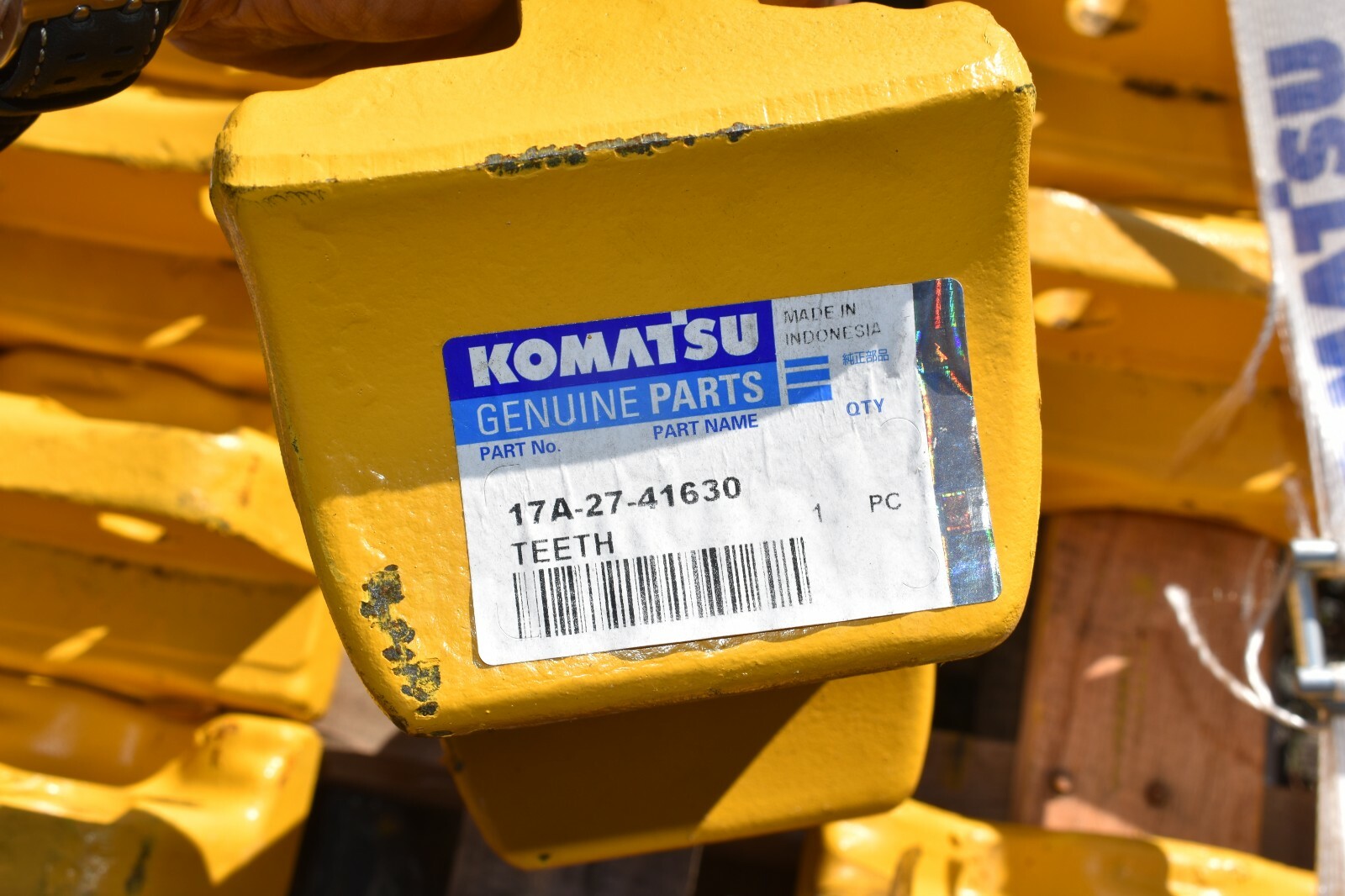 Komatsu 17A-27-41630 Sprocket Teeth 3 TOOTH d155ax-6 DOZER 18 EACH NEW ...