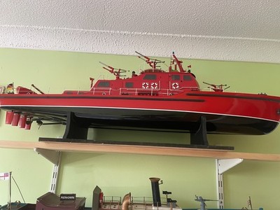 Dusseldorf Fire-Fighting Boat with Fittings - 1:25 Scale Krick Robbe RC ...