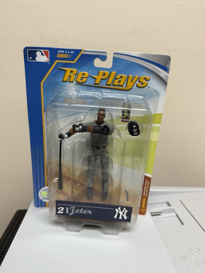 DEREK JETER MLB REPLAYS ACTION FIGURE LOT (2) NEW YORK YANKEES GRACELYN ...