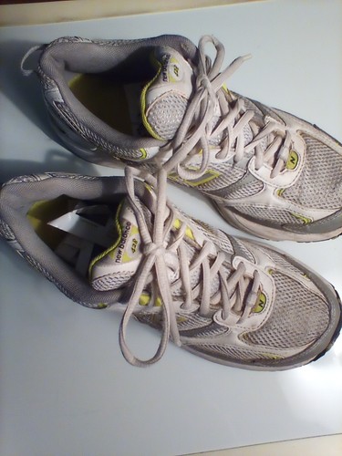 Womens New Balance 428 white w/green accents sneakers Size 8.5 medium ...