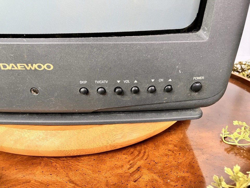 Daewoo 13" Color CRT TV Television Retro Gaming DTQ-1440FC NO REMOTE ...