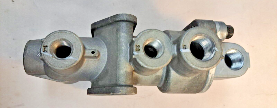 BENDIX 065706 TRACTOR PROTECTION VALVE TP-3DC | eBay