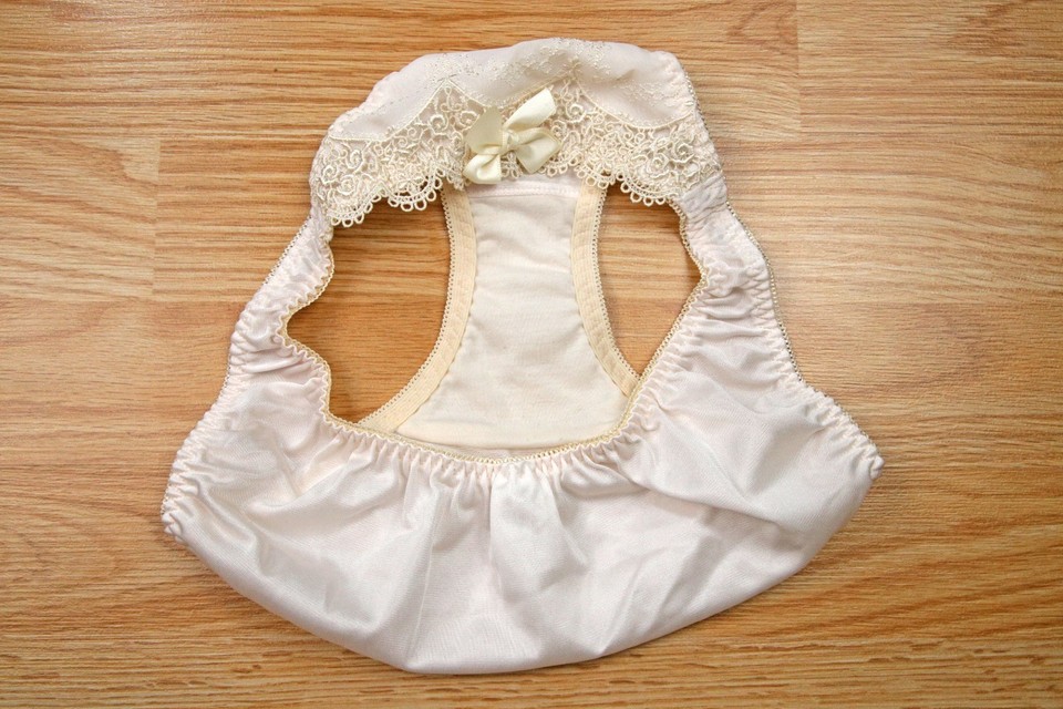 VINTAGE JAPANESE NYLON SHINY SLIPPERY PRETTY CUTE CREAM PANTY SIZE ...