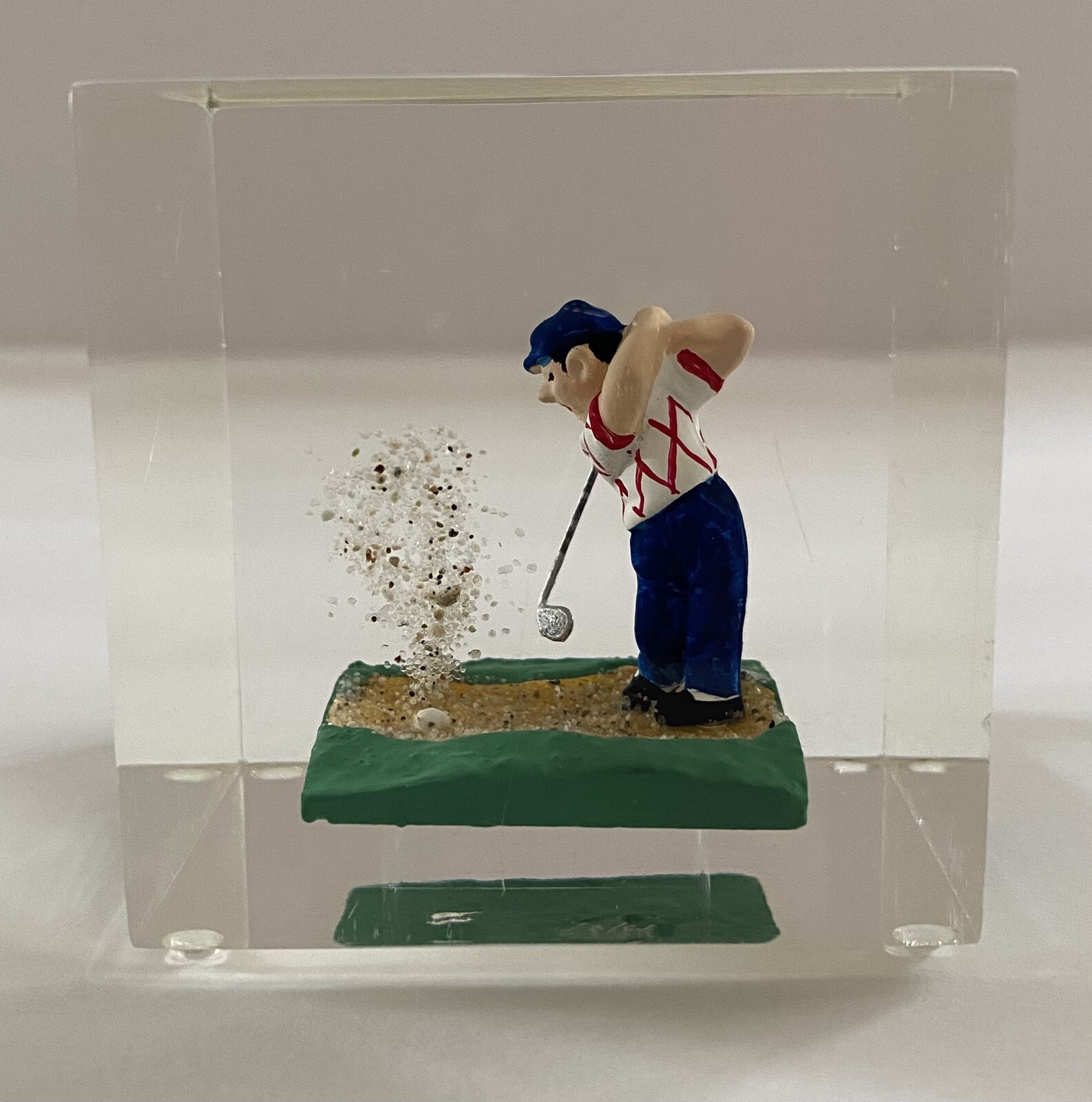 RARE VINTAGE CLEARFLOAT PAPERWEIGHT, LUCITE PRISM W/ FLOATING METALLIC ...